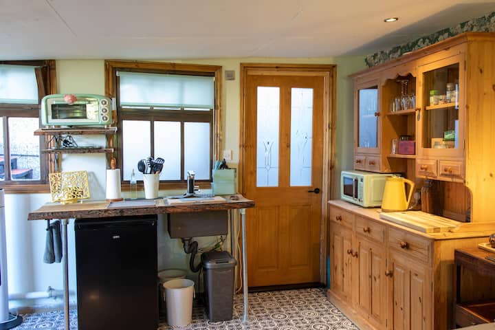 Cosy Private Cabin - The Barn - High Wycombe