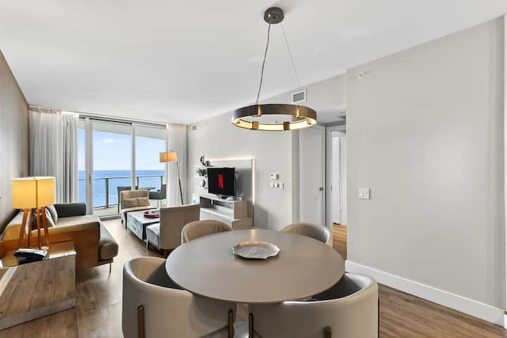 • Peaceful Oceanfront Retreat With Stunning Views - Hollywood, FL