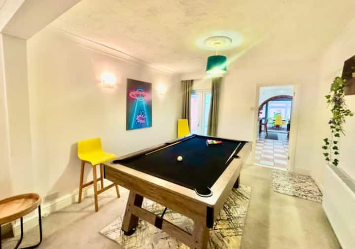 6 Bedroom House- Pool Table, Contractors, Crew - Colchester