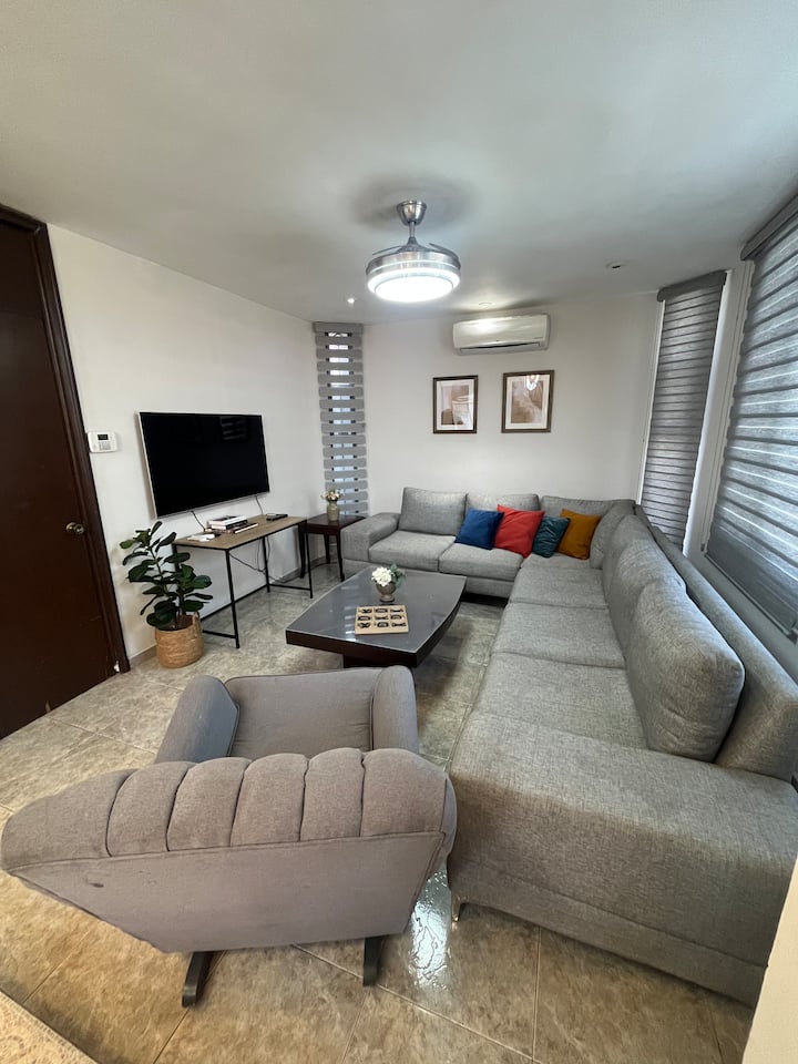 Casa Familiar Contemporánea - Monterrey