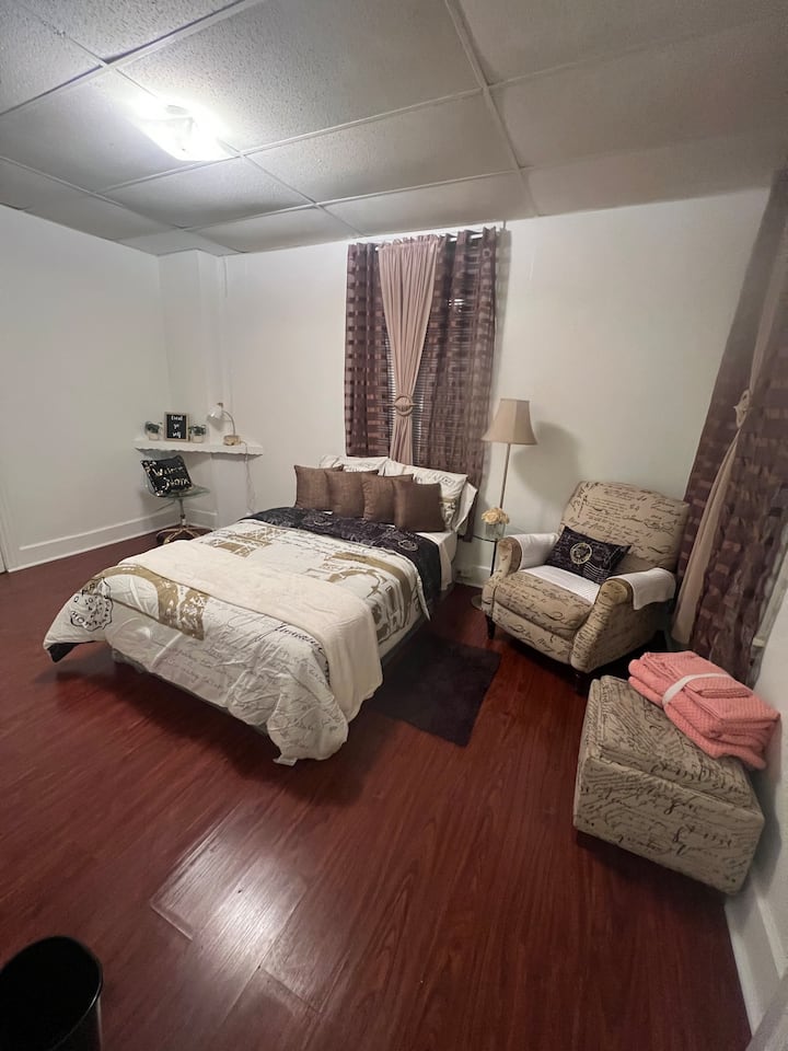 London Tower (Room 2) - Bethlehem, PA