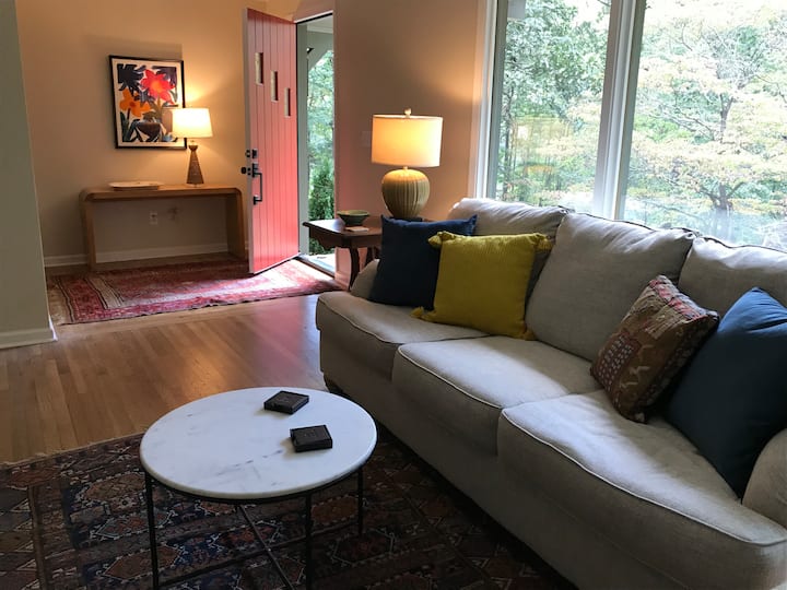 Fresh Midcentury, 2 Br 2 Bath, Walk To The Square! - Oxford, MS