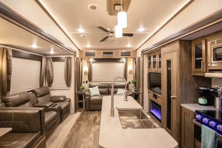 Luxury 3-bedroom Home On Wheels - Santa Maria