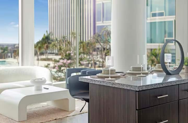 Beautiful Koreatown High-rise 2 Bedroom W/views - South Gate, CA