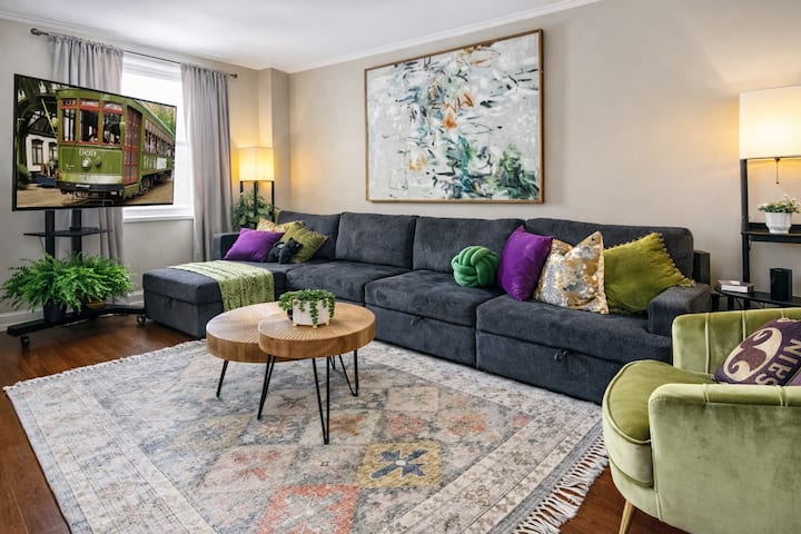 Quiet St Charles Studio W Pool, Gym & Parking - New Orleans, LA