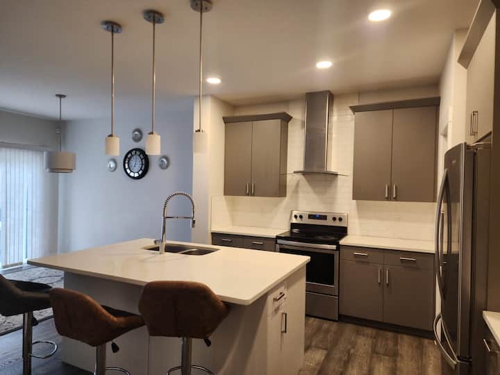 Spacious 3.5 Bedrooms House, Northeast, Edmonton - Edmonton