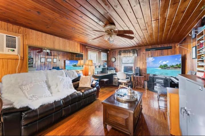 2br Executive Duplex 75” Tv | Fast Wi-fi | Keyless - Jacksonville, FL