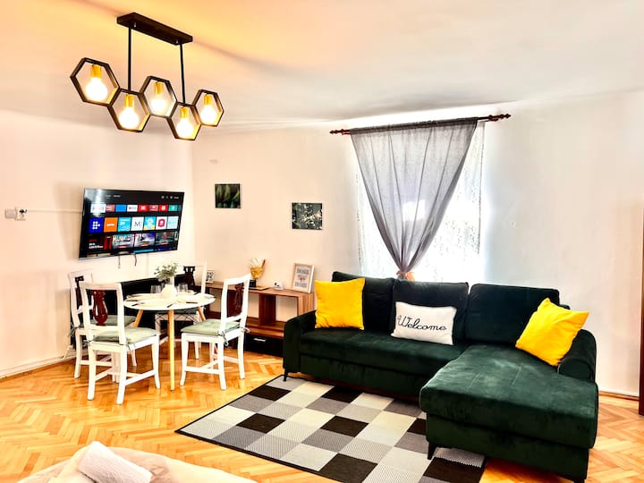 Spacious 2 Bedroom 2 Baths In Old Town - Brașov