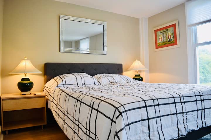 The Seneca Room At 4020 Farmhouse - Watkins Glen, NY