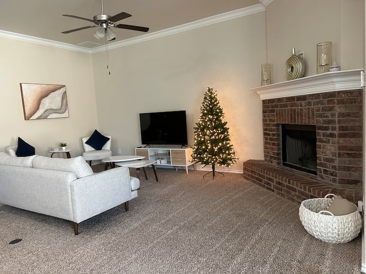Family Friendly Spacious Home - Odessa, TX