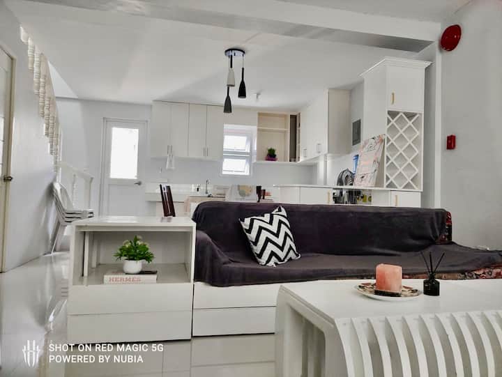 Rhenville Airbnb House Vigan City - Bantay