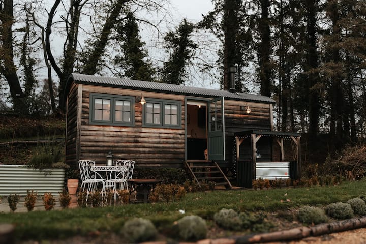 “Wild-wood” Shepherds Hut - Malvern