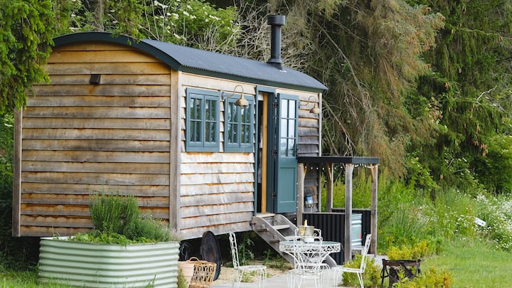 “Wild-wood” Shepherds Hut - Gloucestershire