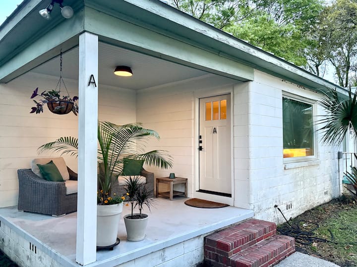 Cozy Bungalow On The 18th Hole - Charleston, SC