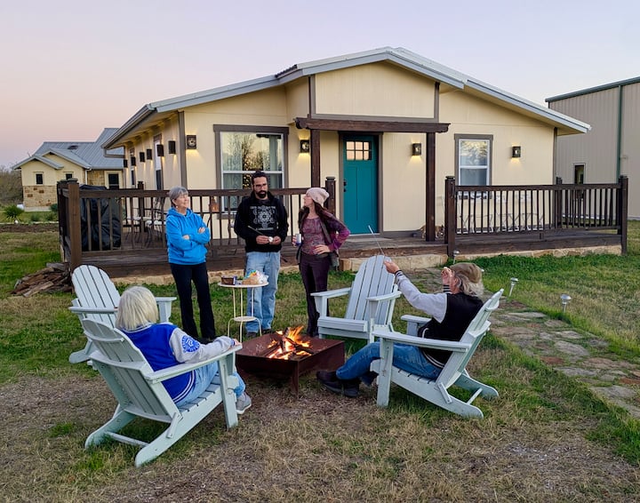 Austin Ranch W/ Farm Animals Near Airport & Cota - Austin, TX