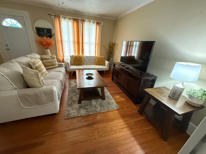 Vintage Hidden Pine Retreat - Valdosta, GA