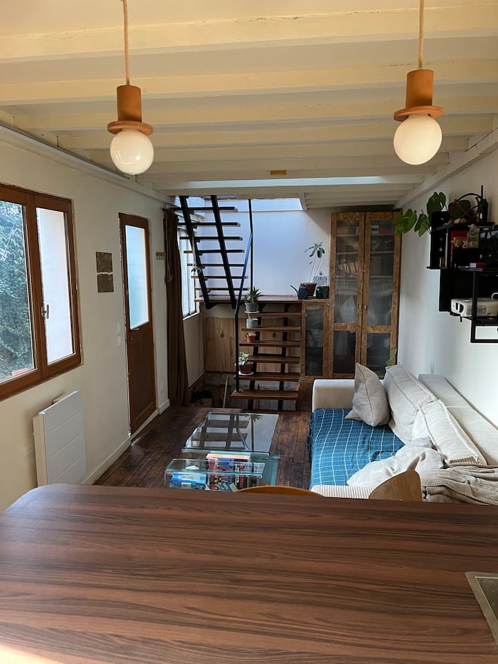 Jolie Maisonnette Avec Jardin - Paris