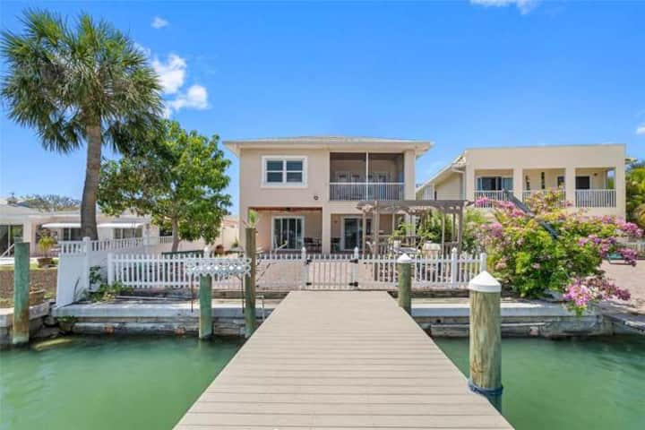 The Waterfront Relax House - St. Pete Beach, FL