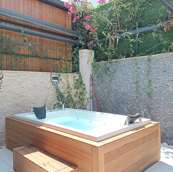 - Jacuzzi + Private Garden + King Bed - - Aéroport d'Antalya (AYT)