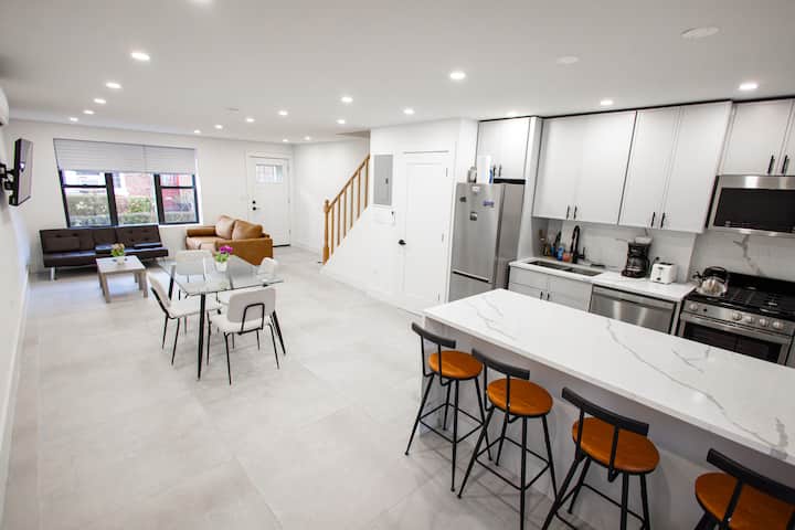 Luxury Home Near Subway+ Parking - New York City