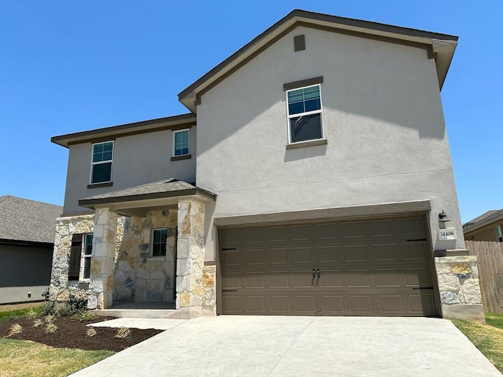 Cute And Cozy Space - Elgin, TX