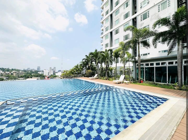 Group-friendly 1br Cebu Condo With Mall Access - Cebu