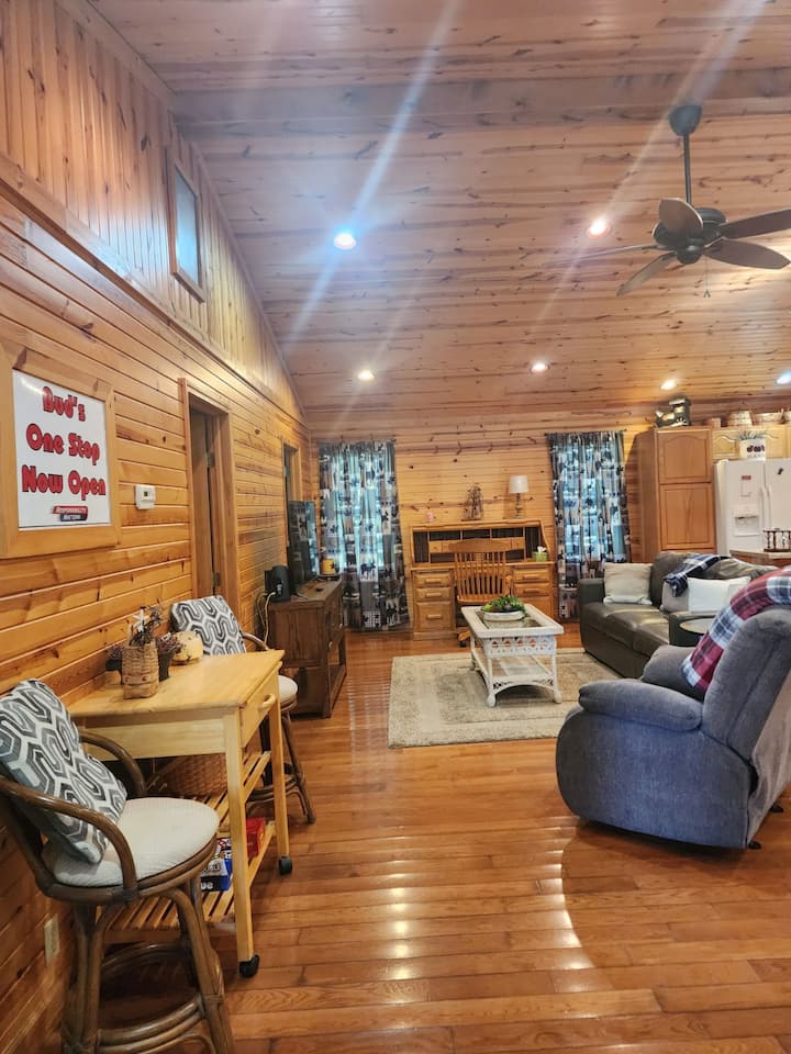 Cozy Spacious Getaway - Jackson, OH