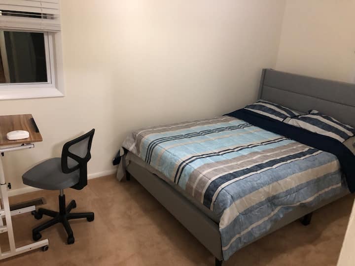 Clean And Quiet Room In Latham - Troy, NY