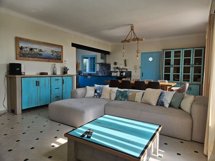 Maison En Bord De Mer. - Saintes-Maries-de-la-Mer