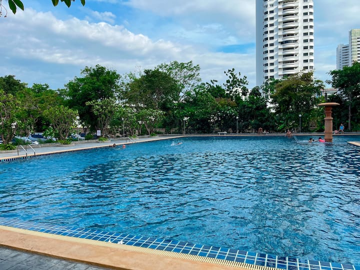 낭만적인 11층 씨뷰, 초대형 수영장, 해변 도보 2분, 와이파이, 큰침대까지 - Pattaya City