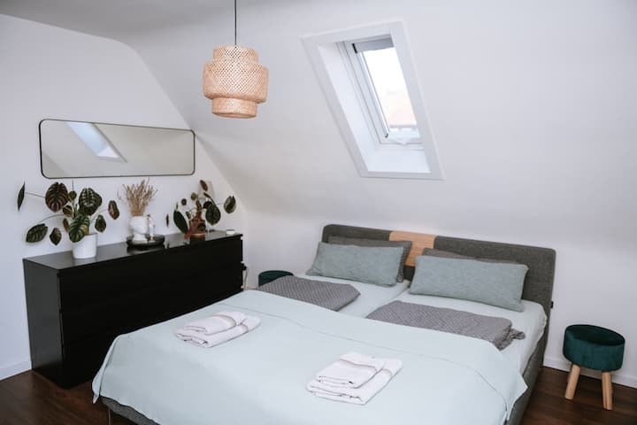 Wunderschöne 2 Zimmer Wohnung Mit Großem Balkon - Böblingen