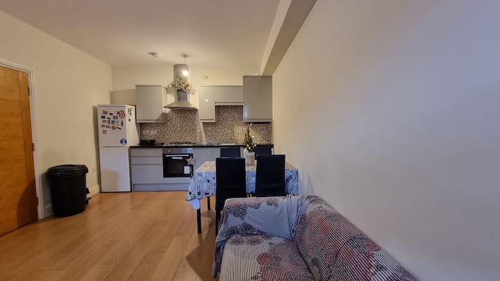 King Size Bedroom Near Aldgate East Central London - Londen