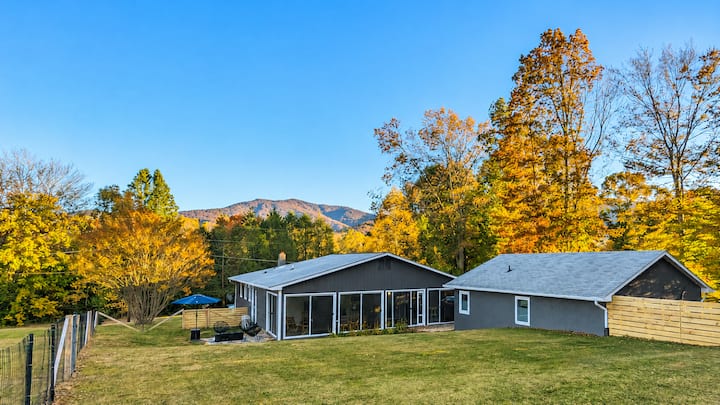 Pet-friendly W/ Fenced Yard, Peloton & Fire Pit - Swannanoa, NC