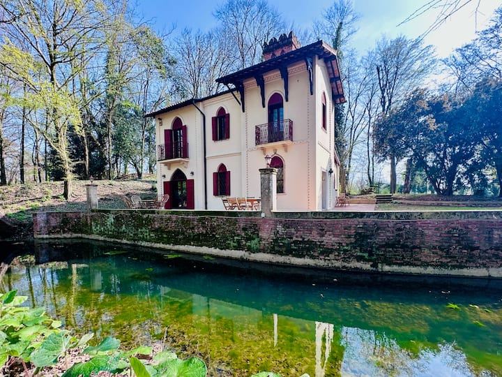 3 Bedrooms, Vast Outdoors And Free Multi Car Park - Padua, Italia