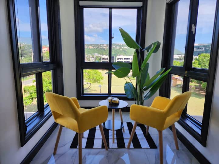 Floating In Bliss 2br/2.5bth- Pool- 24hrs Security - 京士頓