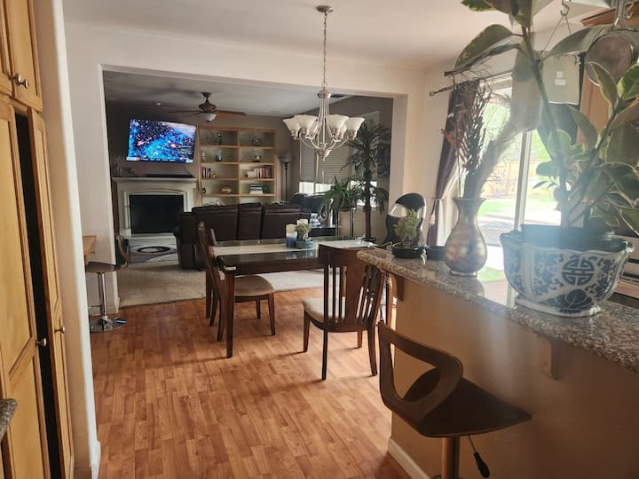 2nd Floor Bedroom Shared Bathroom - Reno, NV