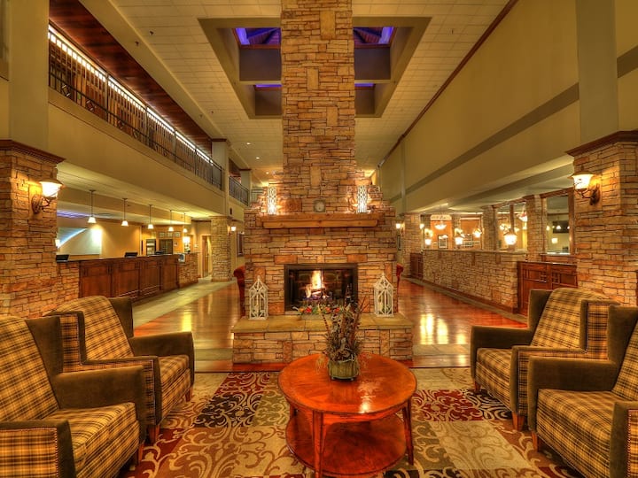 Ramsey Hotel & Convention Center | Two Queens Room - Pigeon Forge, TN