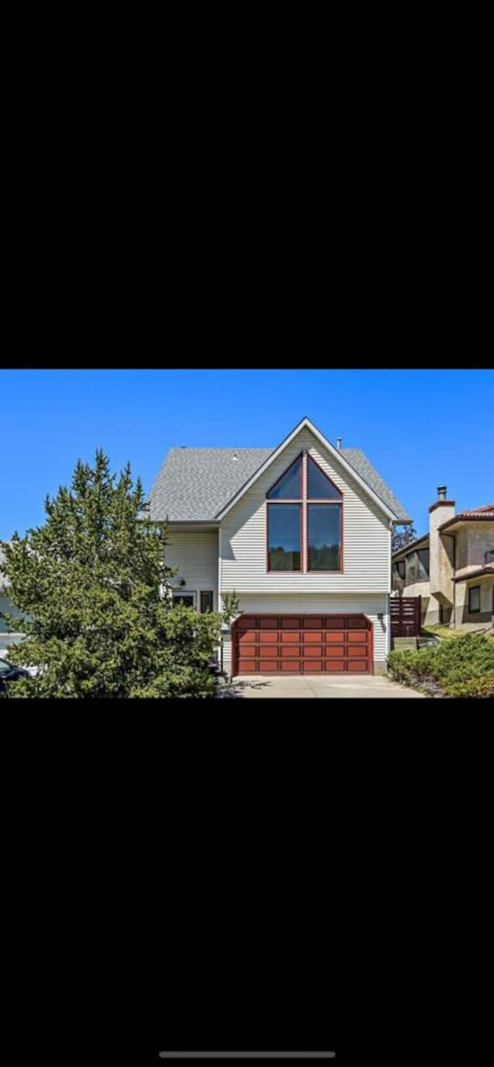 Mainfloor Private Basement Suite - カルガリー