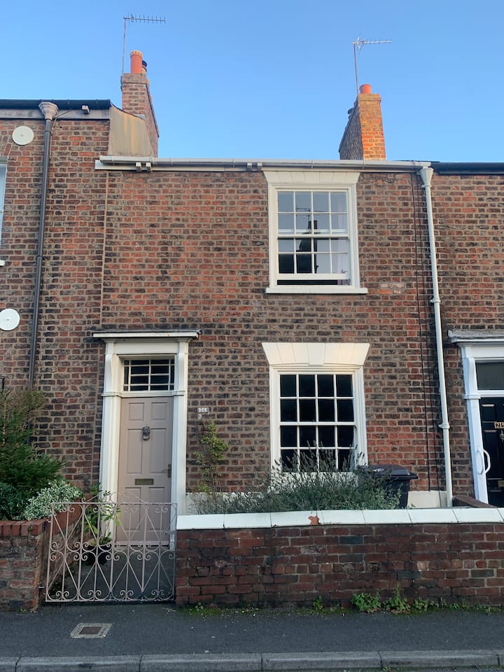 Georgian Cottage, York City Centre - York