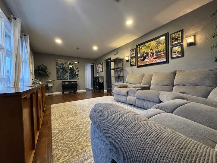 Private Pool•sleeps 14•spacious 4br, 2b Home - Quincy, IL