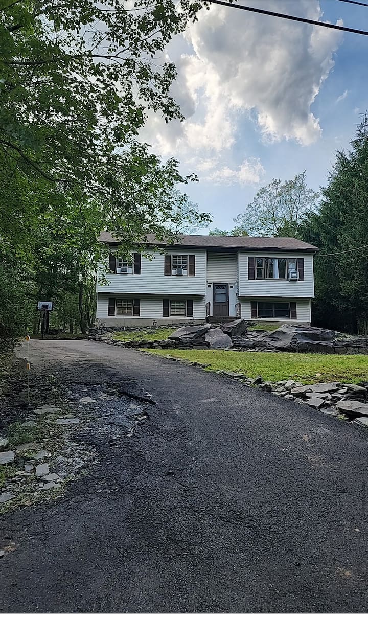Poconos Retreat; A Place To Relax Next To Nature. - Delaware State Forest, Dingmans Ferry