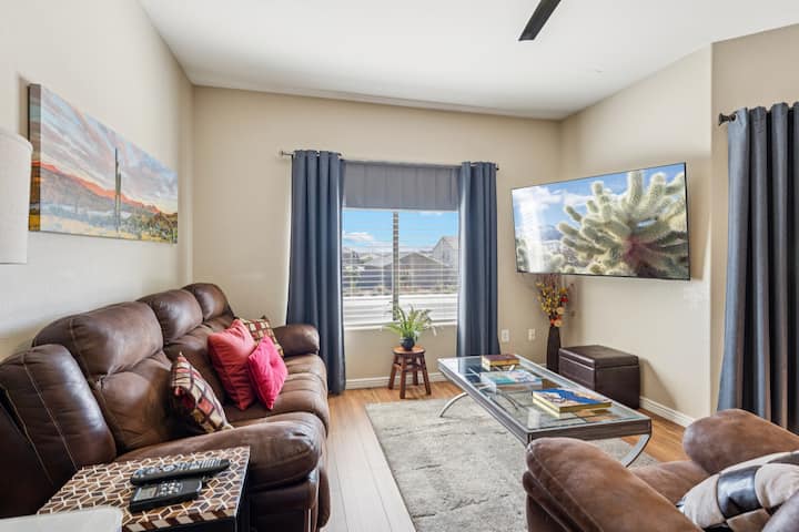 No Extra Fees! 2 Bdrm + Pool + Gym + Desk - Maryvale Village – Phoenix
