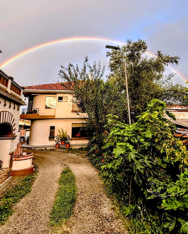 Historic Center: King Bed, Terrace & Laundry - Cuenca