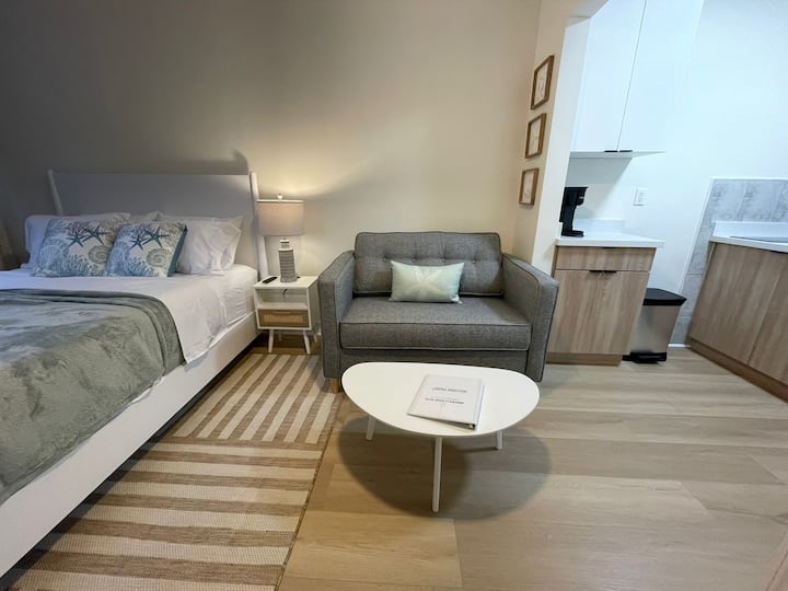 Seaside Studio Hibiscus Hideaway Suite#3 - Lauderdale-by-the-Sea, FL