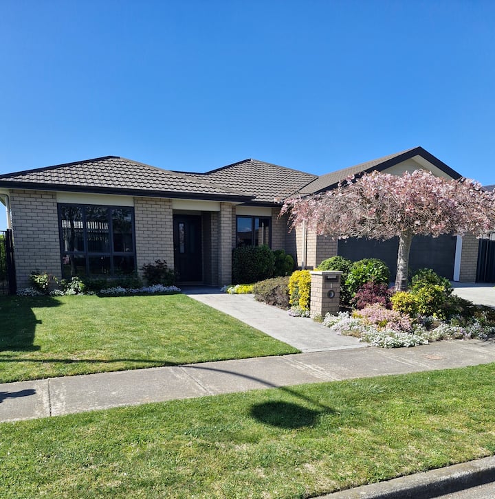 Te Awa Retreat Napier. Spacious Family Home. - Clive