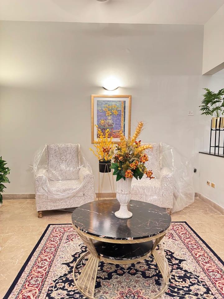 Spacious Bungalow 2 Bedroom Ground Floor 600 Yards - Karachi