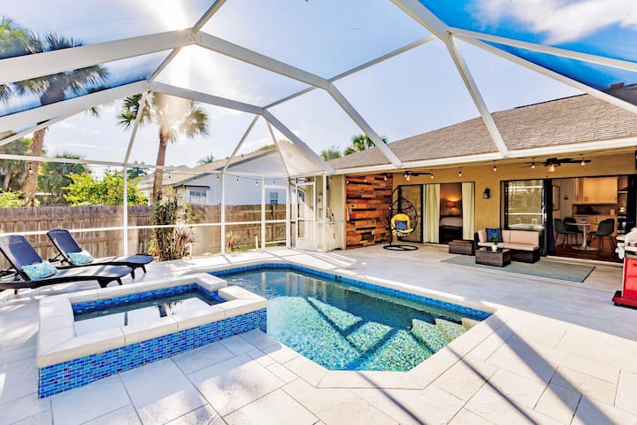 Close To Everything! Stylish Home W/ Pool & Spa - Naples, FL