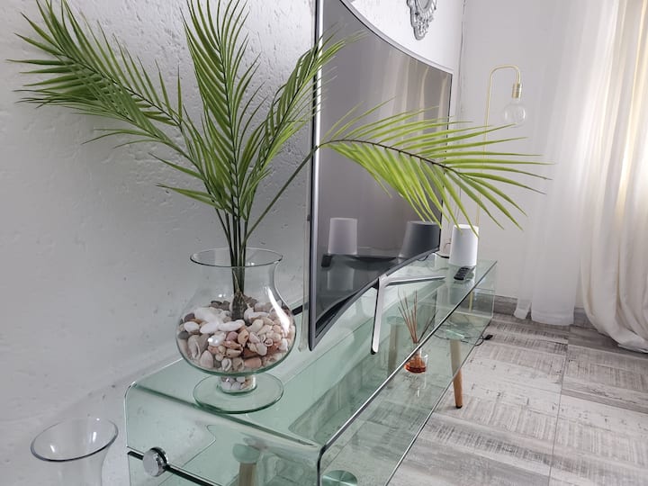 Lovely Two-bedroom Apartment In Northern Suburbs - Sandton