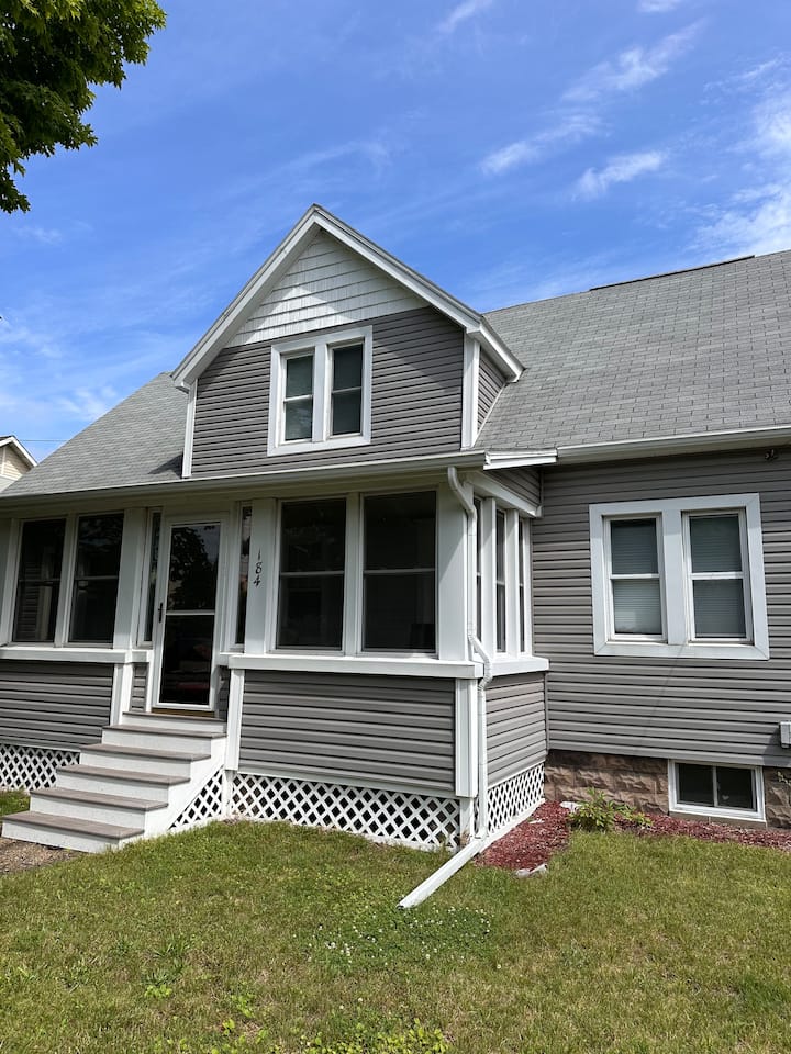 Manistee Spacious Home - Manistee, MI