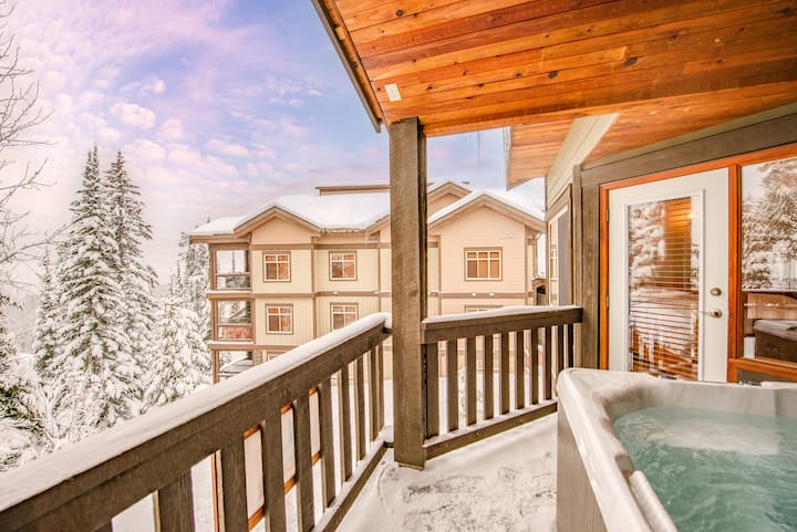 Eagle Ridge Pet-friendly Chalet W/hot Tub - Big White Ski Resort, BC